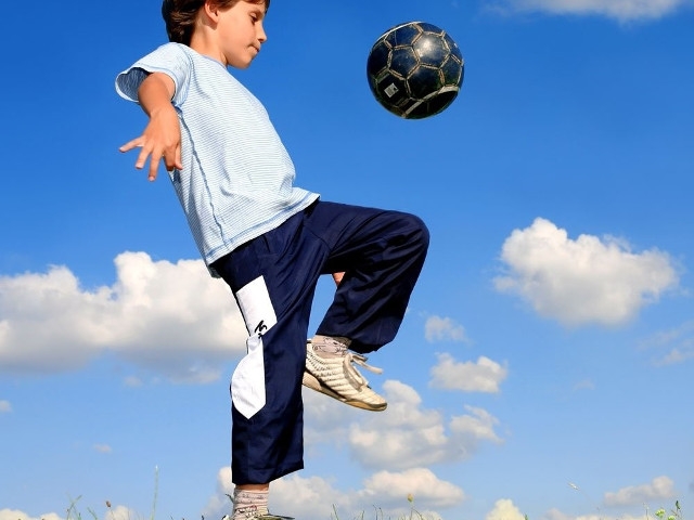 Detrás del balón. Aprende más sobre tu deporte favorito | BibloRed